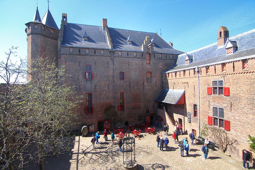 Kanonnen en kastelen in twee prachtige vestingsteden | Explore met Expedia Kanonnen en kastelen in twee prachtige vestingsteden | Explore met Expedia