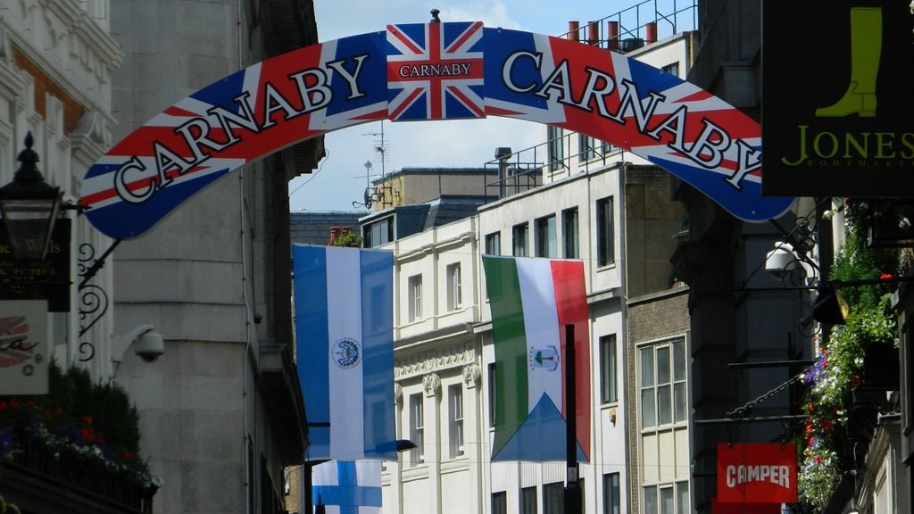 Shopping in Soho: A Practical Guide | Explore by Expedia