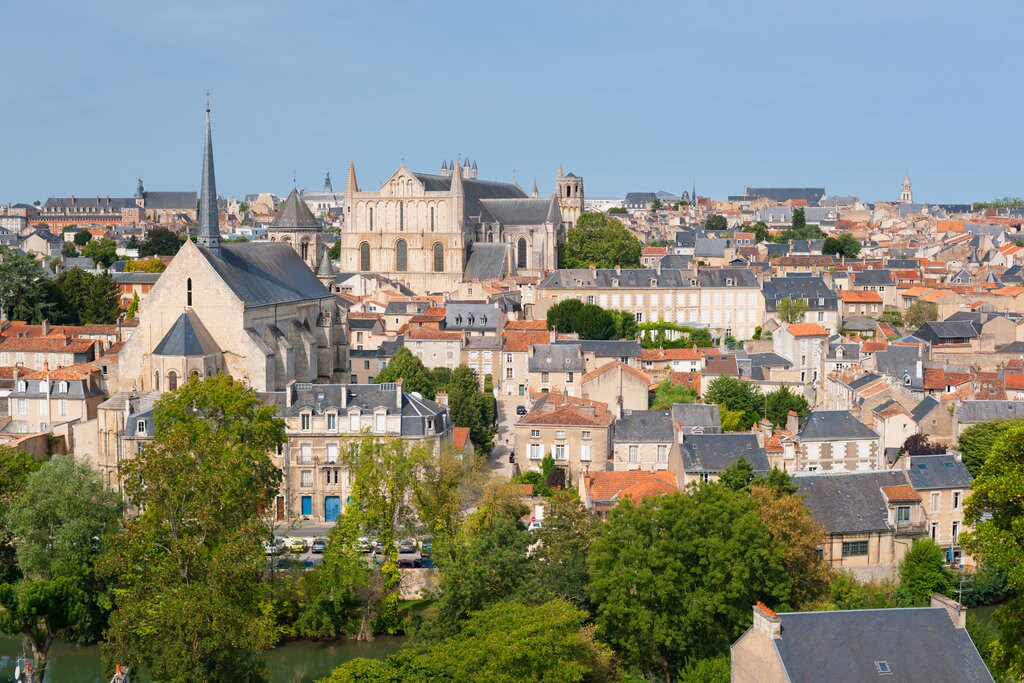 Poitiers, le joyau du Poitou | Explore par Expedia