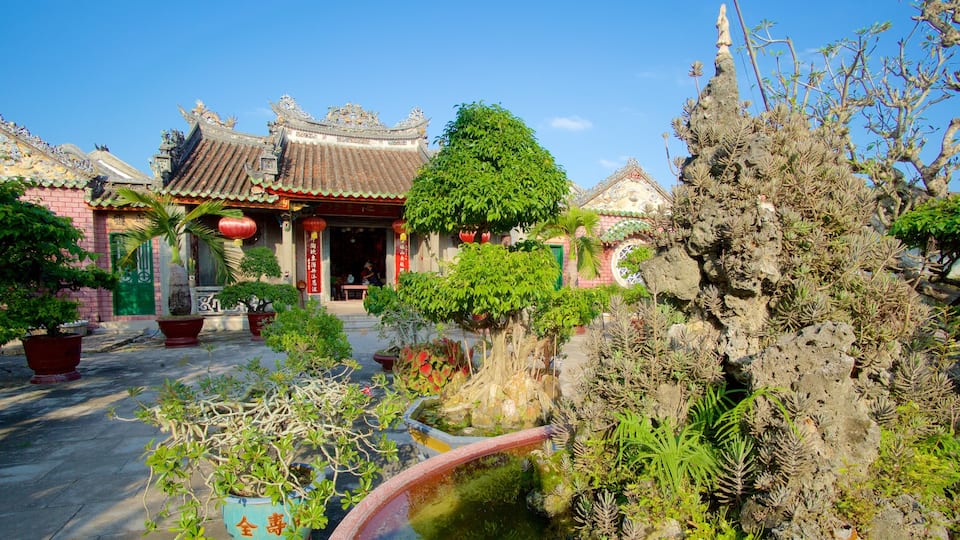Salão da Congregação Chinesa de Fujian caracterizando uma fonte, uma praça ou plaza e um templo ou local de adoração