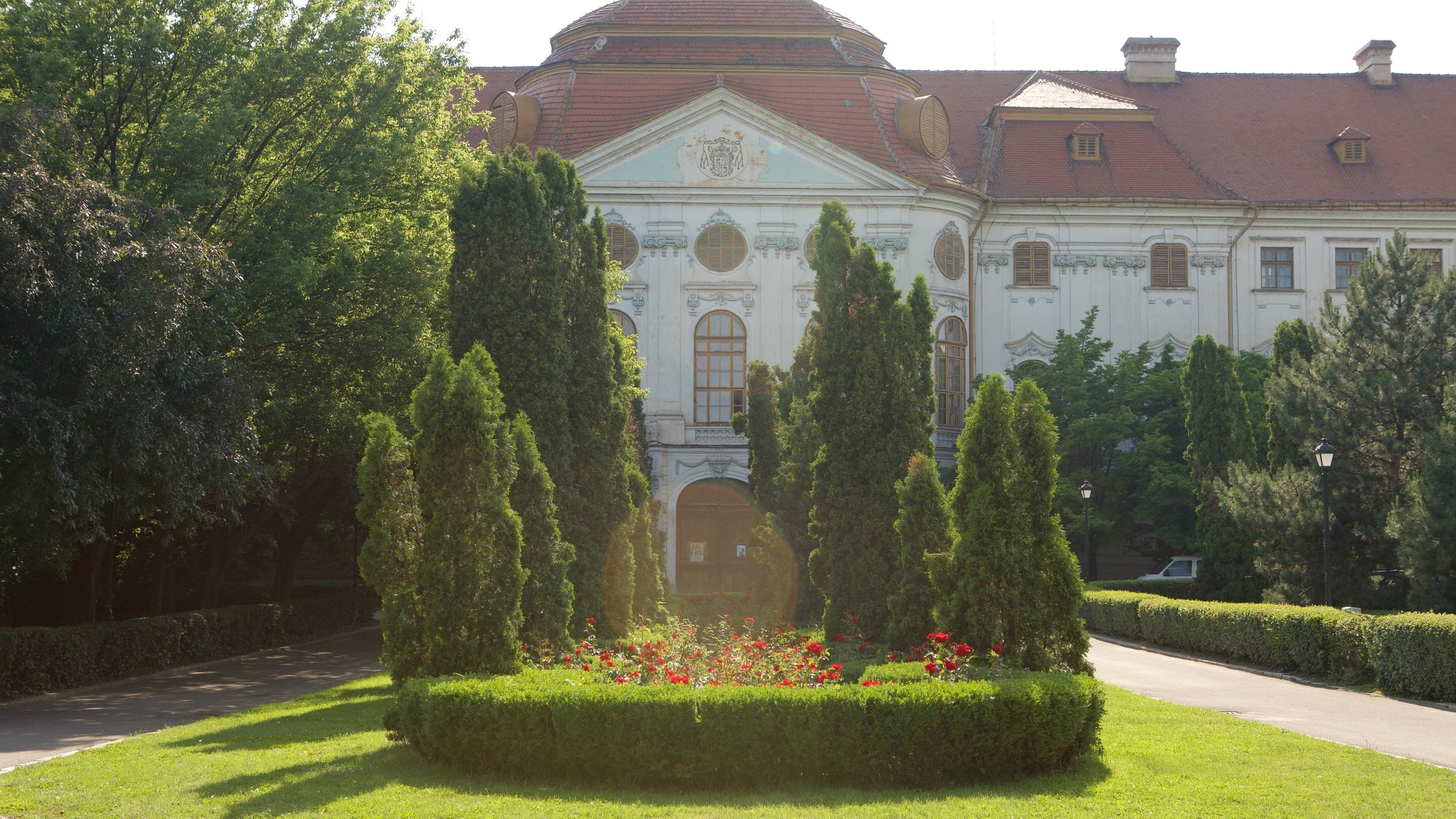 Palazzo barocco a Oradea: Tour e Visite Guidate | Expedia.it