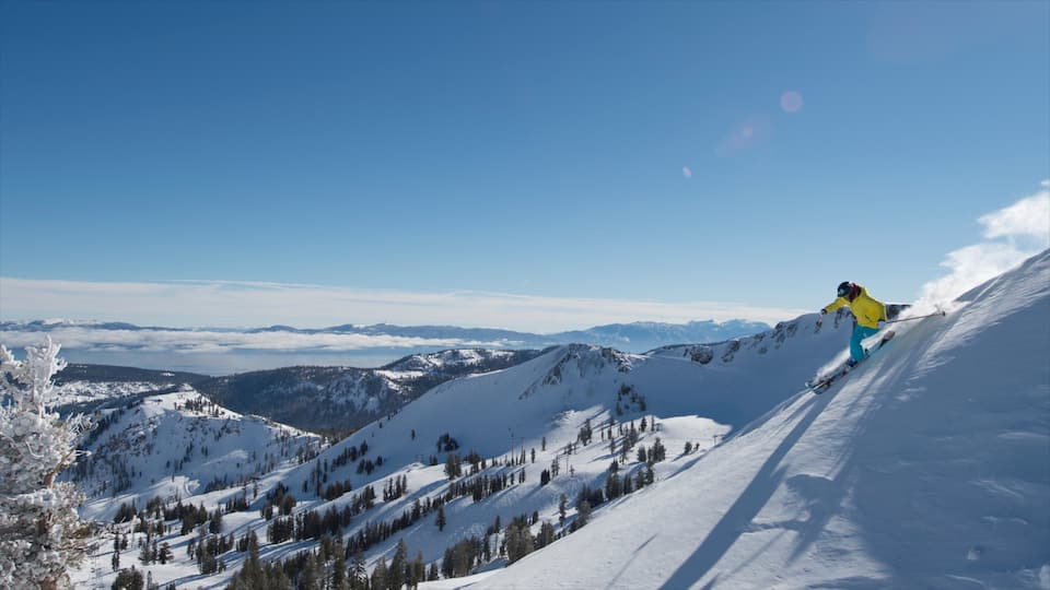 Squaw Valley Resort mostrando esqui na neve, paisagem e neve