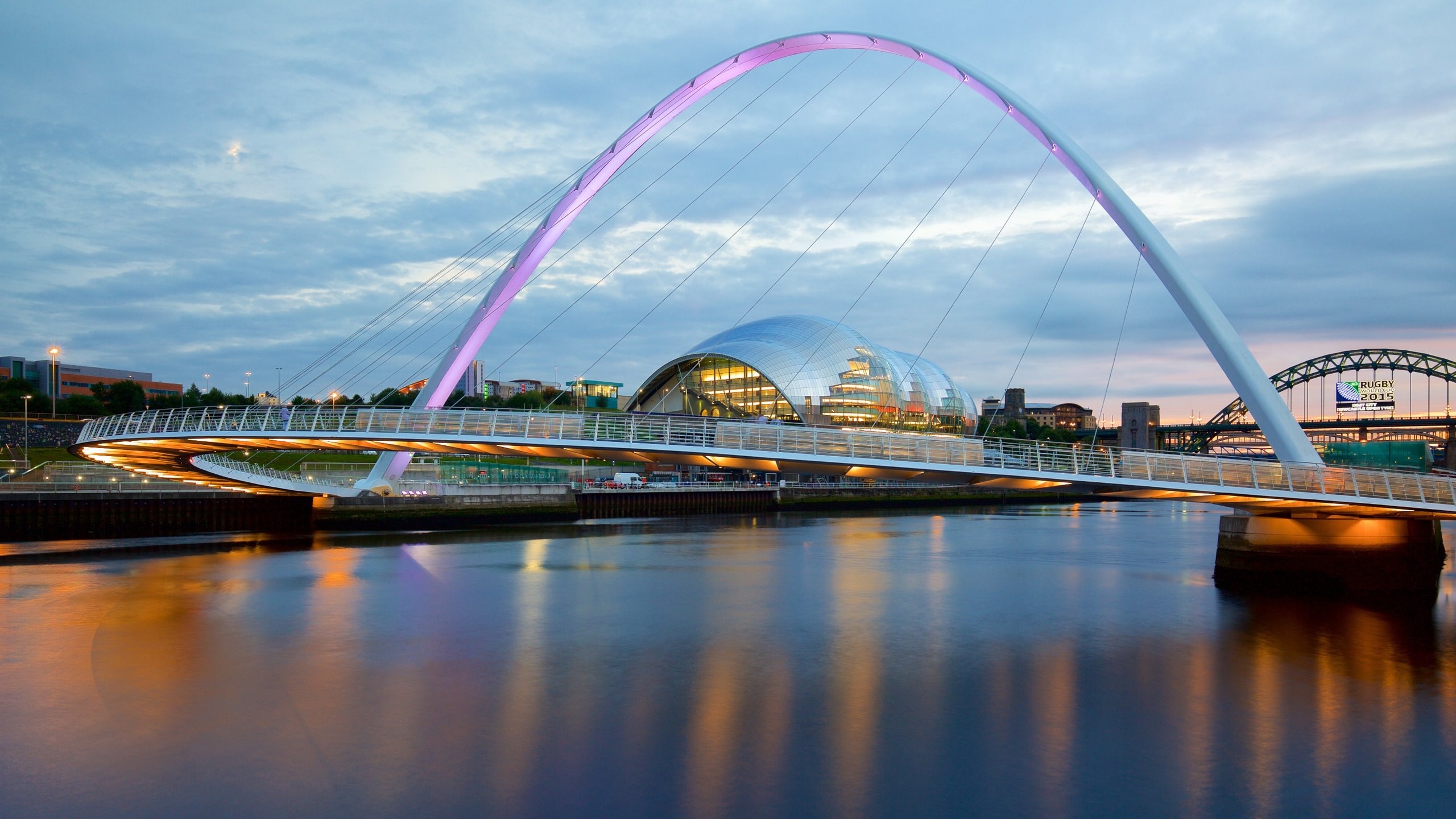 Gateshead Millennium Bridge Worlds Only Tilting Bridge 1,100+