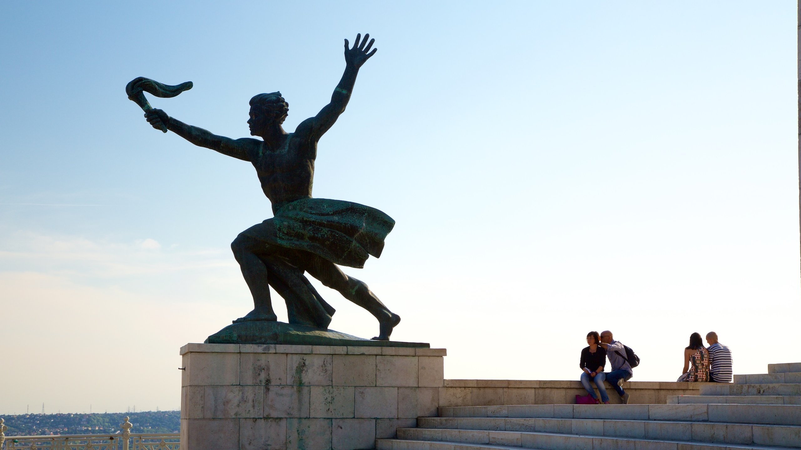 Statua della libertà a Centro città di Budapest: tour e visite guidate ...