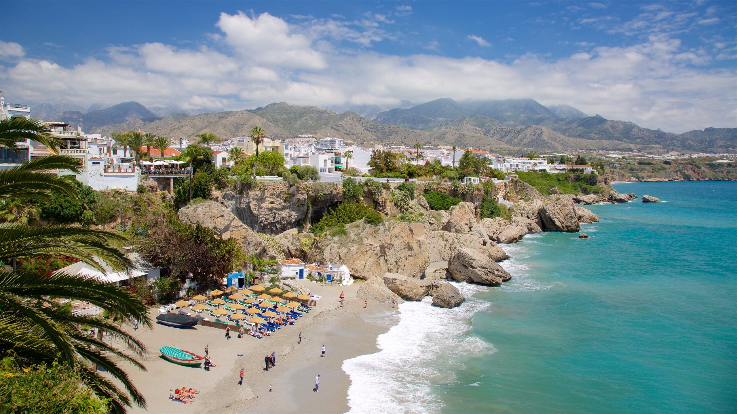 Playa de Nerja en Centro de la ciudad de Nerja | Expedia