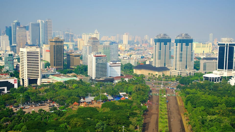 Monumento Nacional mostrando paisagem e uma cidade