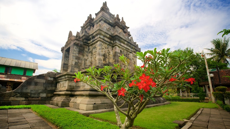 Java caracterizando arquitetura de patrimônio e flores silvestres