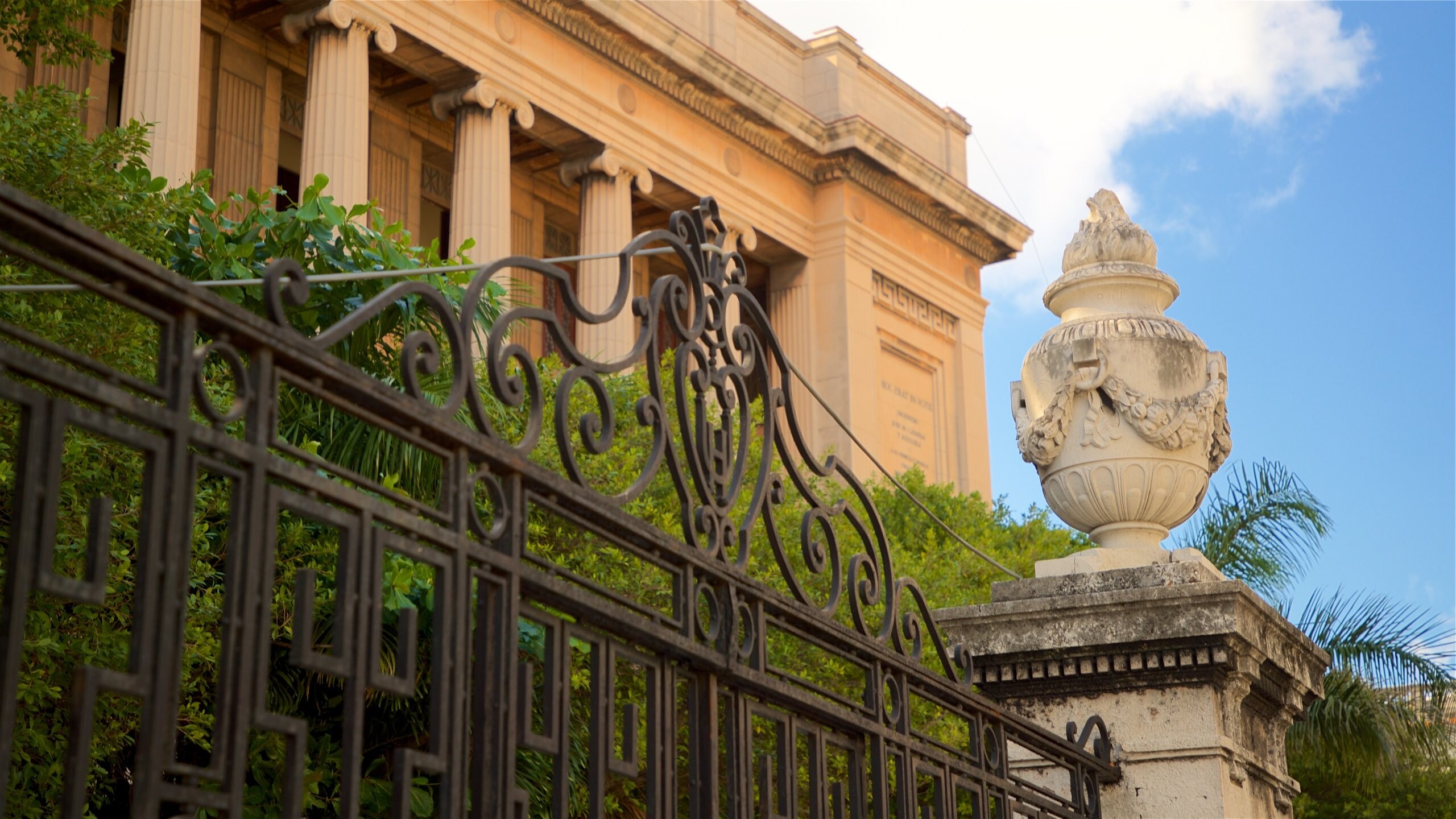 엘 베다도에 위치한 University of Havana | 익스피디아
