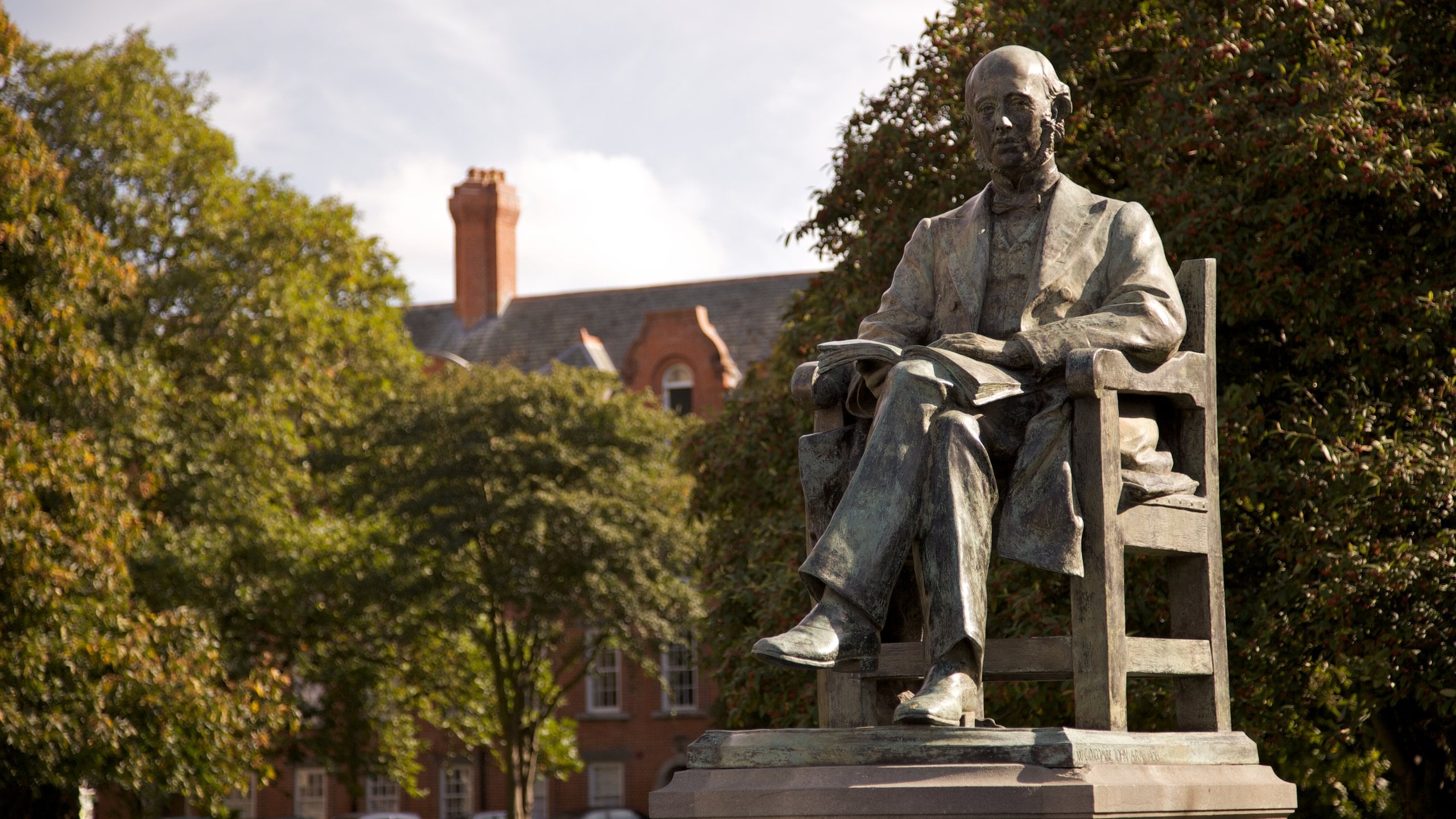 Trinity College in City Centre Dublin - Tours and Activities | Expedia