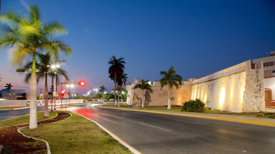 Campeche que inclui cenas noturnas e elementos de patrimônio