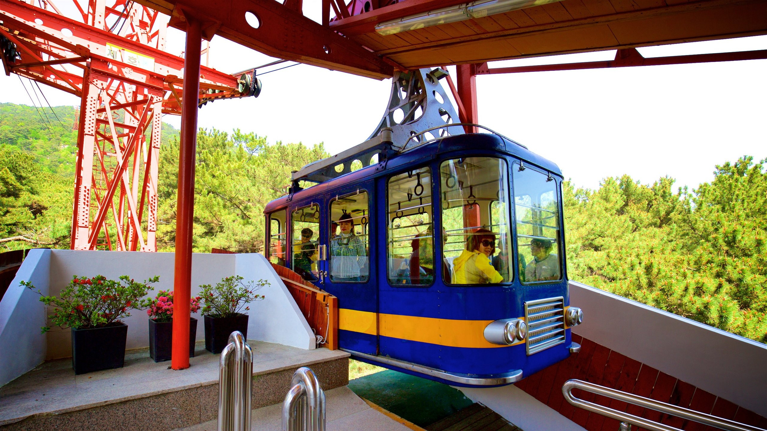 Namsan Cable Car In Seoul Expedia Namsan Cable Car In Seoul Expedia