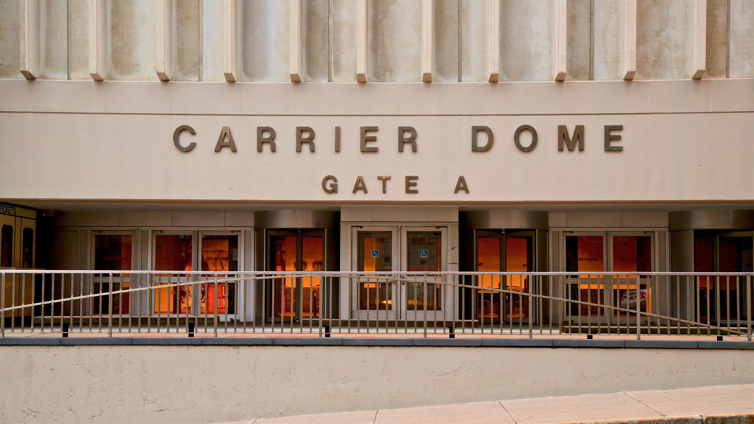 Estacionamiento En Domo Carrier Syracuse, Nueva York Carrier Dome
