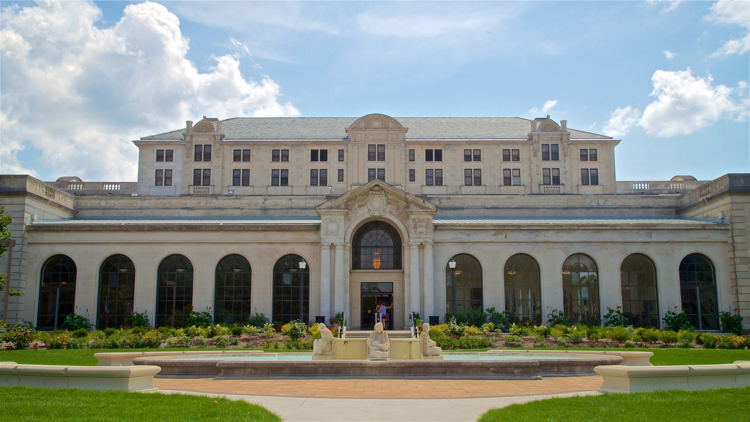 10 Best Hotels with an Outdoor Pool in Ames, IA for 2020 | Expedia