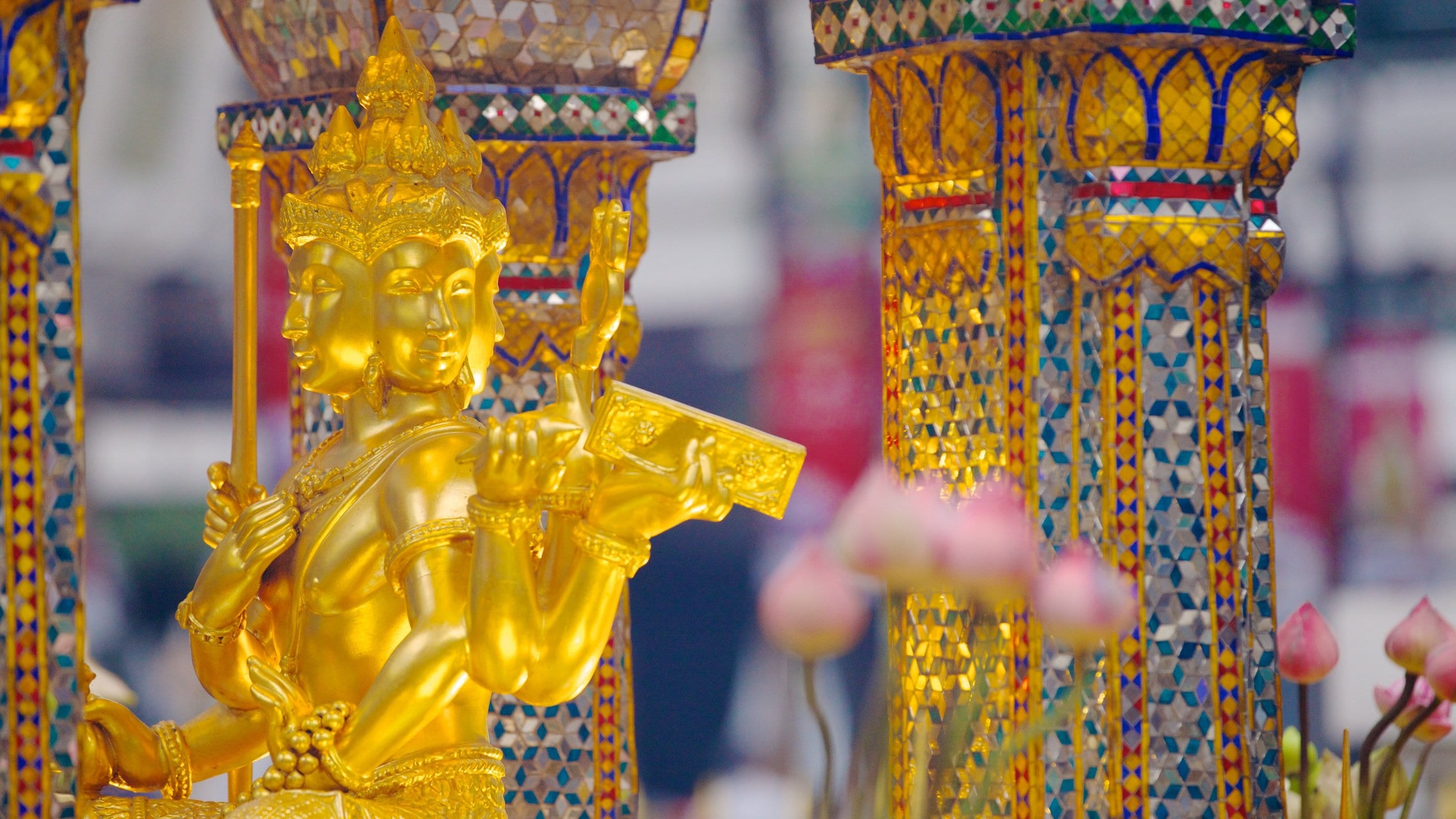 Erawan Shrine in Bangkok City Centre | Expedia