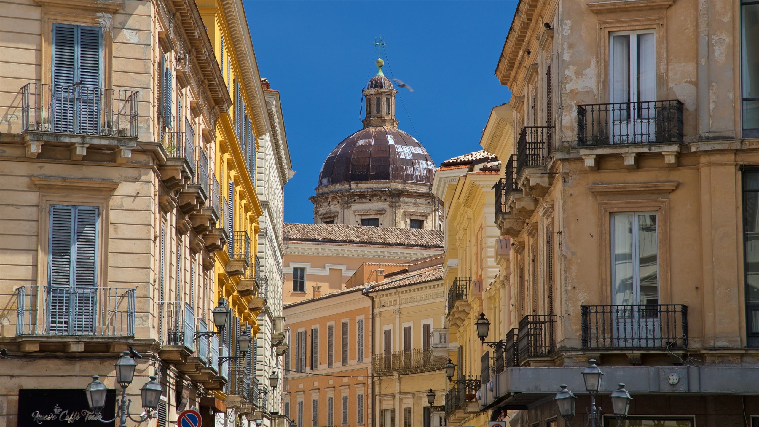 Las Ciudades De Abruzos Abruzzo, Una Zona Italiana Rica En