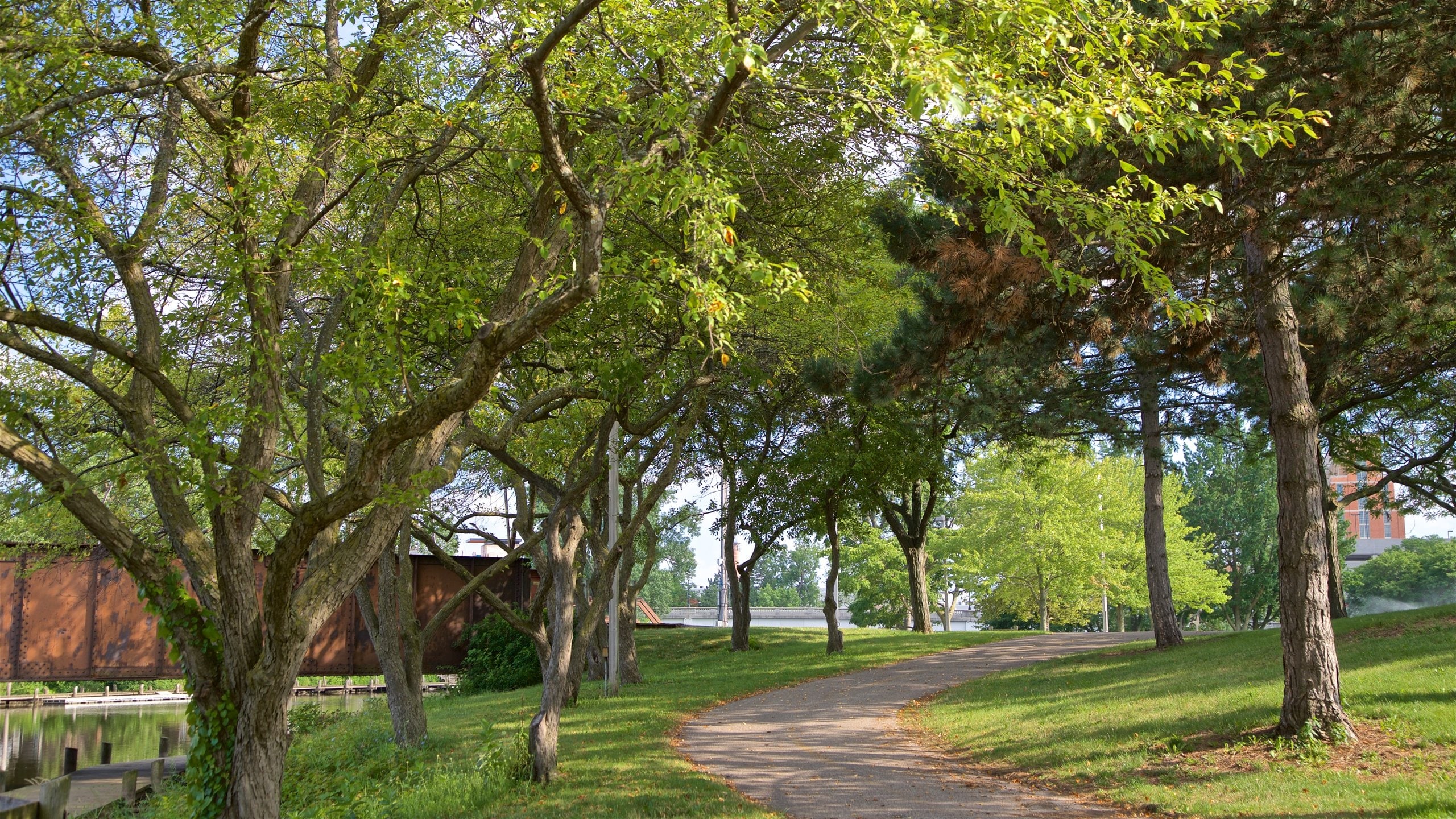 Adado Riverfront Park, Lansing Vacation Rentals: house rentals & more ...