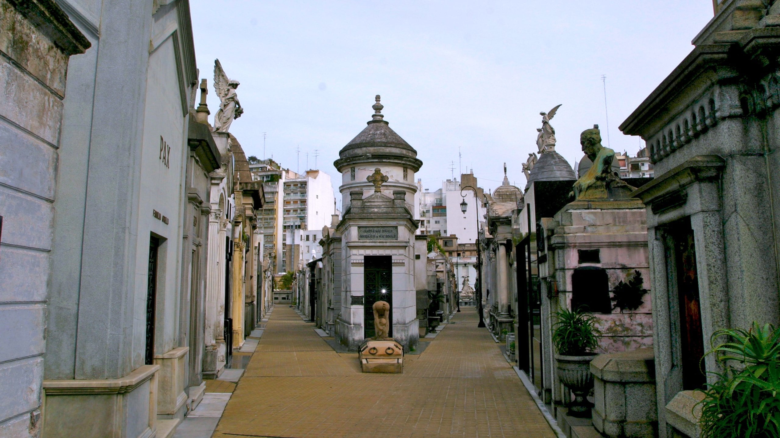 Recoleta Cemetery Tours - Book Now | Expedia