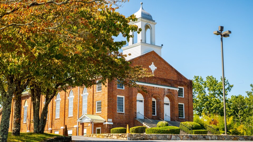 Dillard Hotels from $55 - Hotel Deals | Travelocity