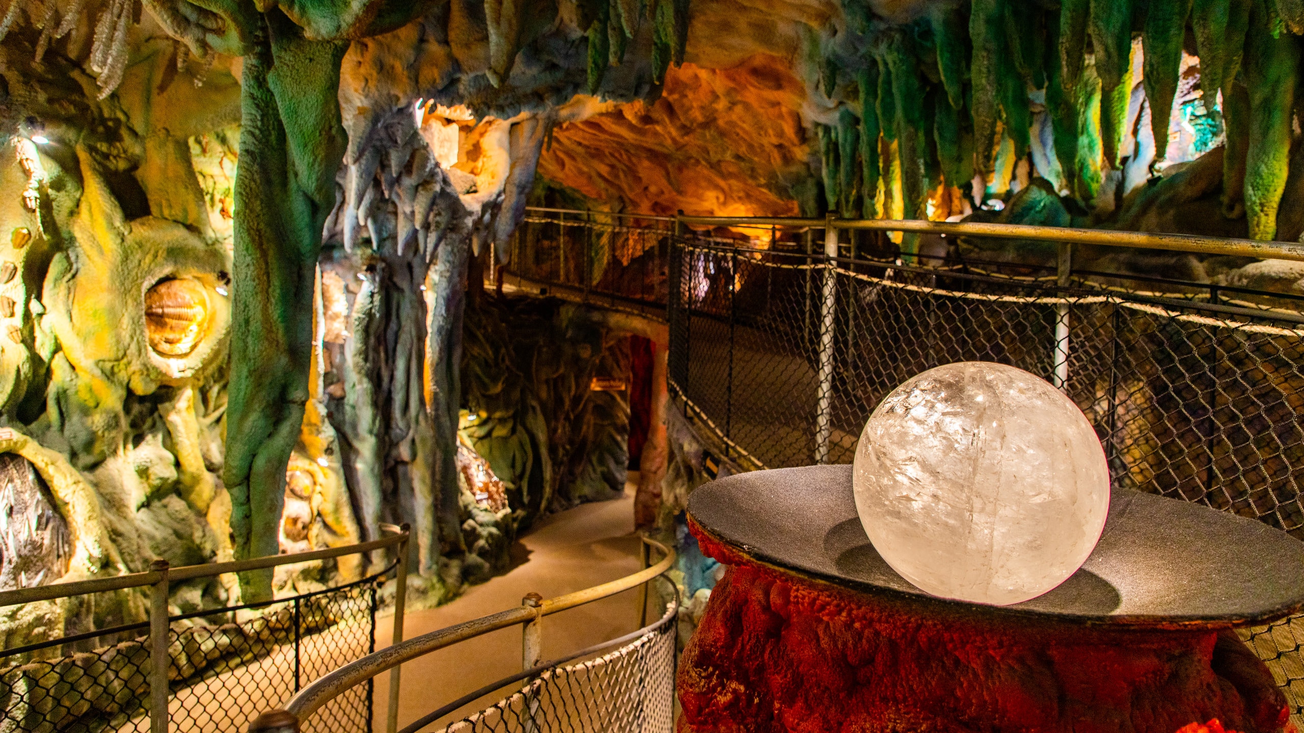 Crystal Caves, Atherton holiday accommodation: holiday houses & more ...