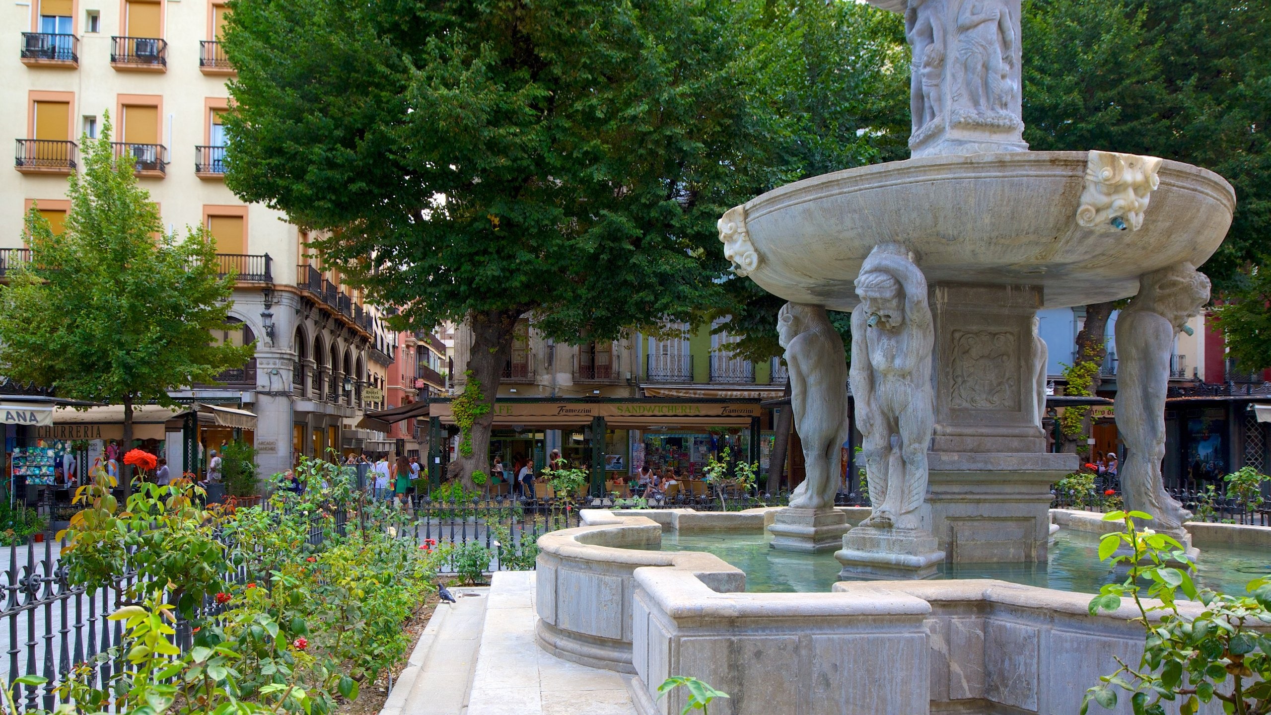 Place de Bib-Rambla : Centre-ville de Grenade - Visites & Activités ...