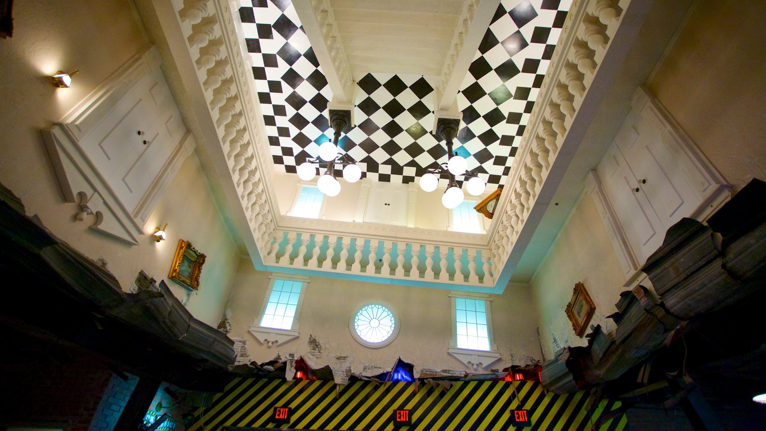 Inside The Upside Down House Wonder Works In Orlando Wonderworks