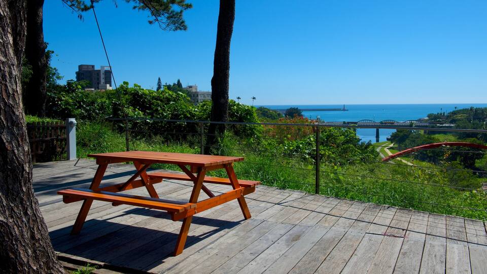 Jardim dos Pinhais mostrando paisagens litorâneas