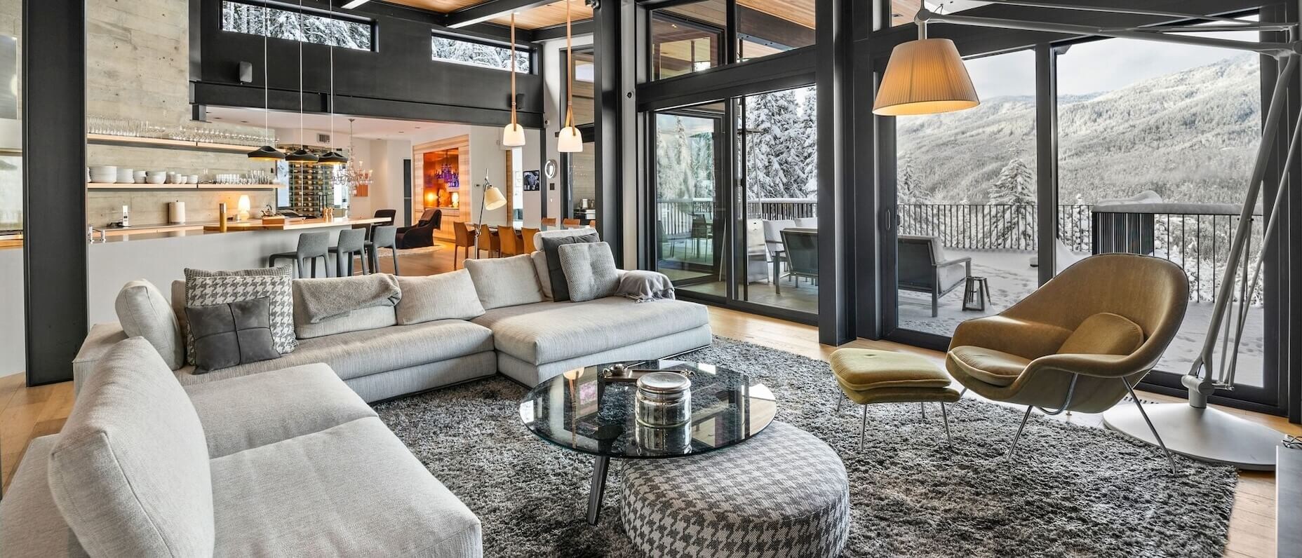 vrbo-site-assets-hero-dt.jpg?impolicy=fcrop&w=1920&h=480&q=medium