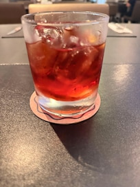 Um drink Boulevardier perfeito, feito pelo Rafael e equipe do restaurante