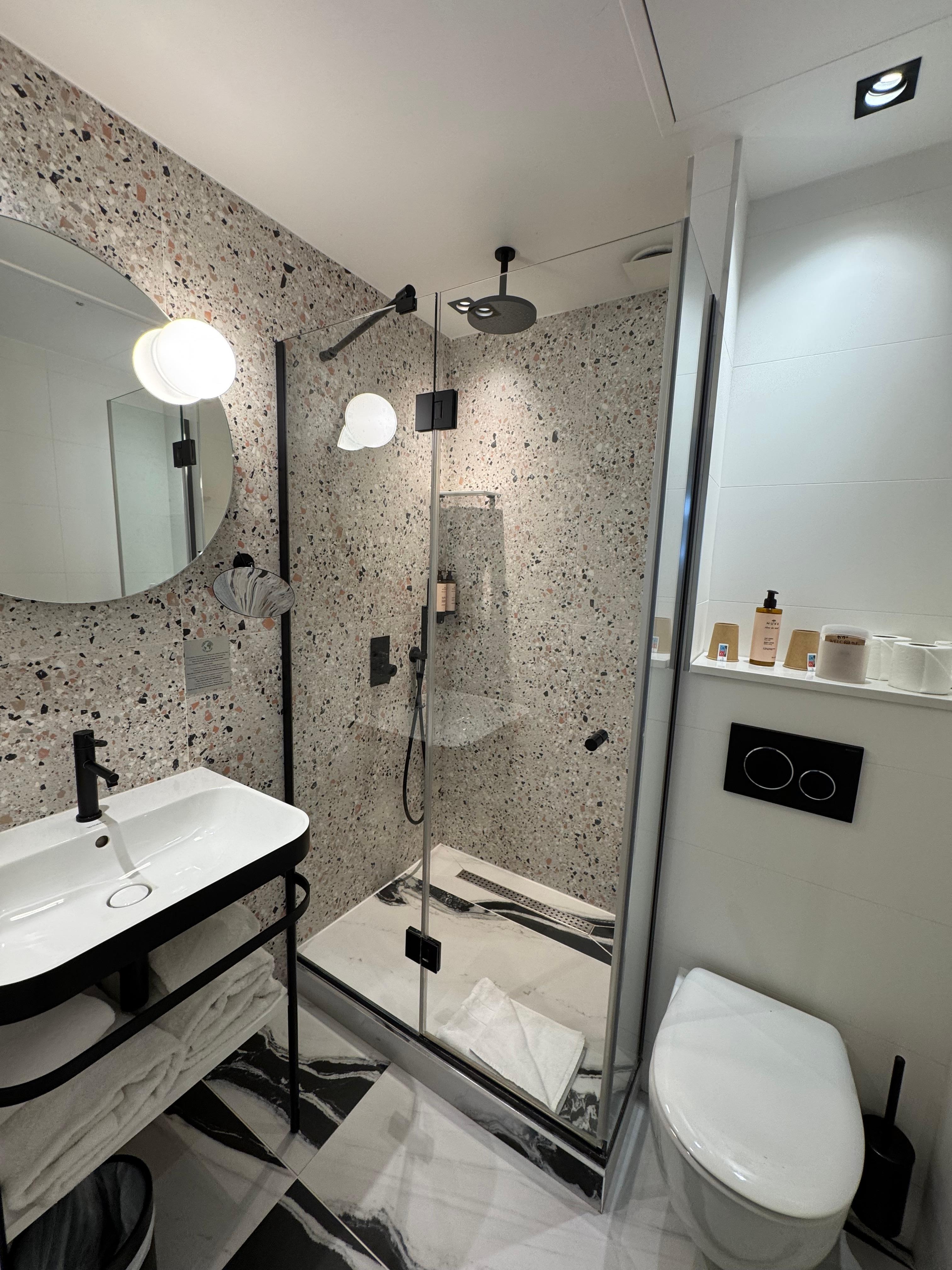 Baño con buenos amenities y buena presión/temperatura del agua