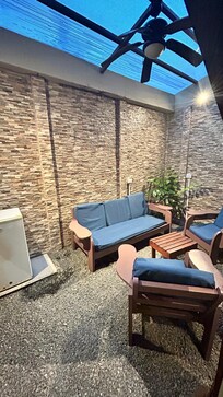 This room has a separate space covered from the rain. Simpatico!