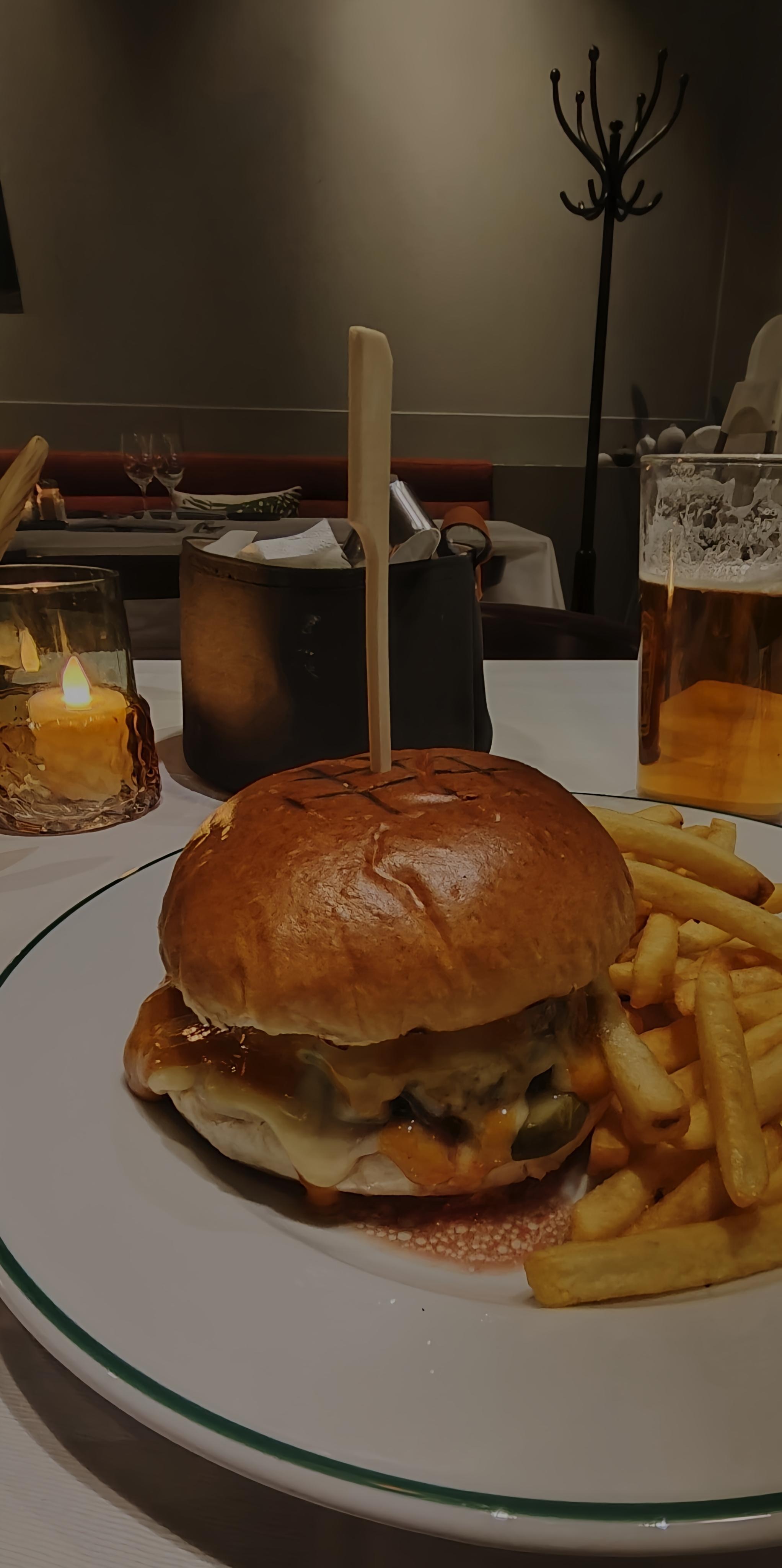 Högrevsburgare med det lilla extra! 9/10