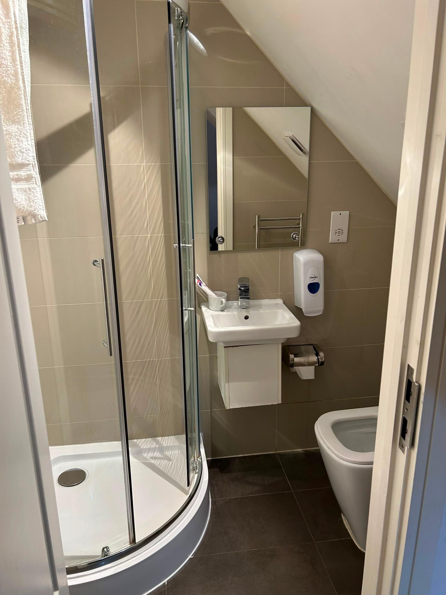 Clean bathroom. Nice job to the cleaners, but they forgot to add shower gel. You cannot move the shower head. It gushes straight and water can drip outside. The edges of the glass door is not water tight. 