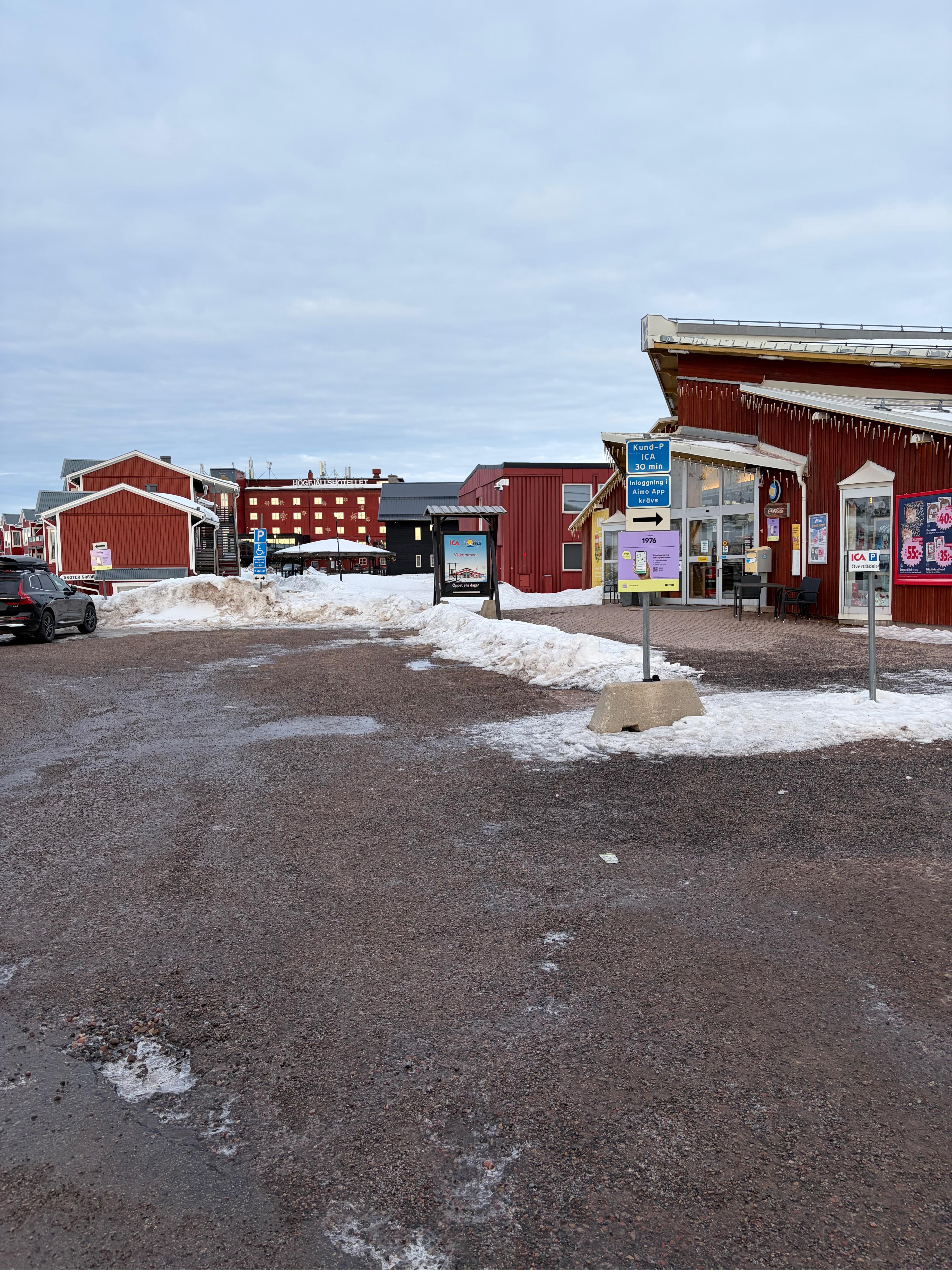 Bild från hotellparkeringen