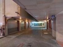 On dirait des garages mais ce sont des chambres