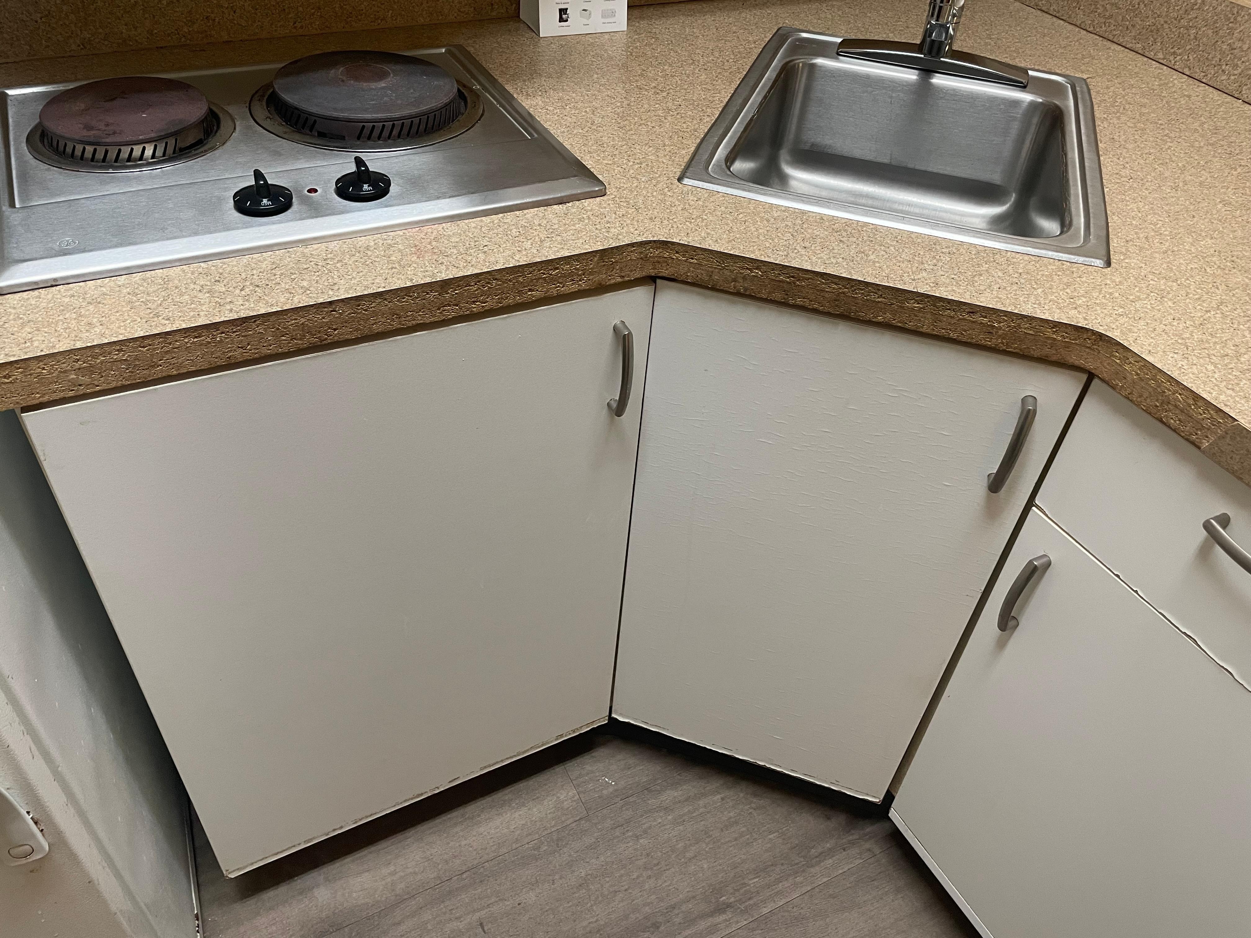 Lit hen very outdated and in need of a face lift 