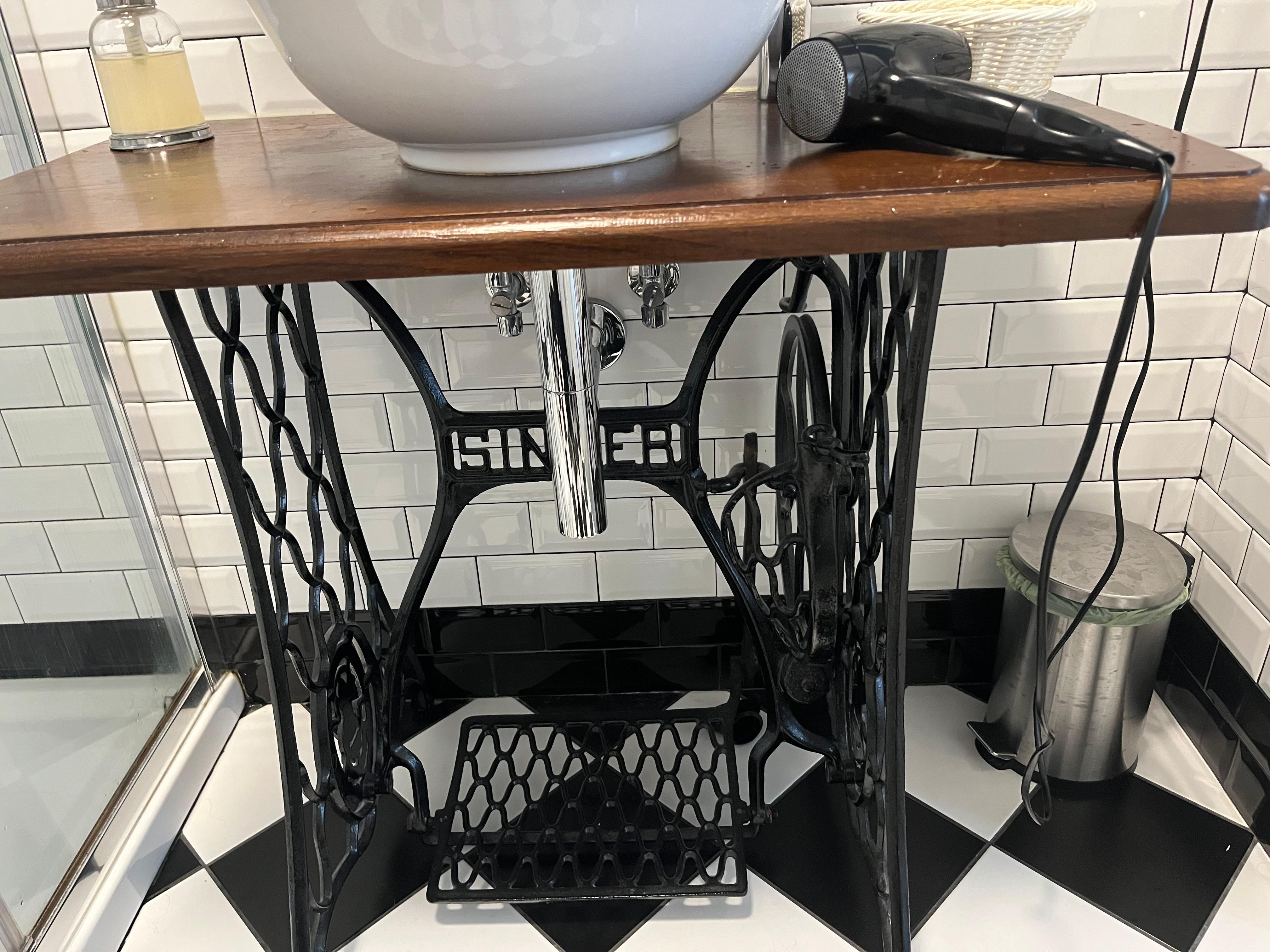 Gorgeous sewing machine table for the sink 