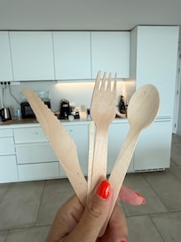 Podiam ter talheres de metal pois não conseguia descascar frutas para minhas filhas.