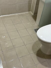 シャワー後2時間経っても完全な排水はされませんでした。