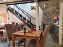 The breakfast room