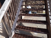 Rough rails, hard to hold and can get splinters