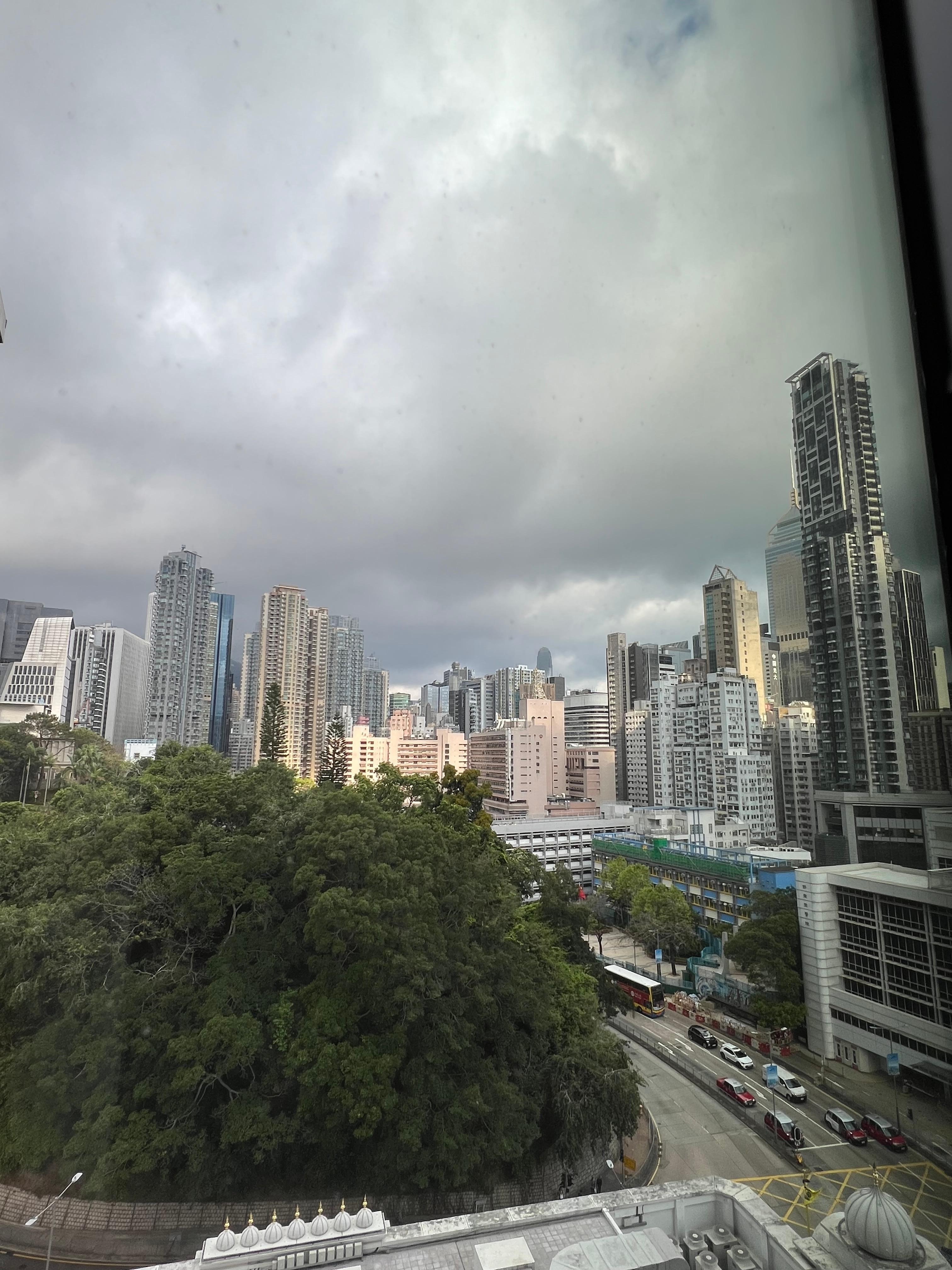 シティービューだが窓狭い。