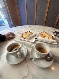 Padaria na esquina perto do hotel, super recomendamos!