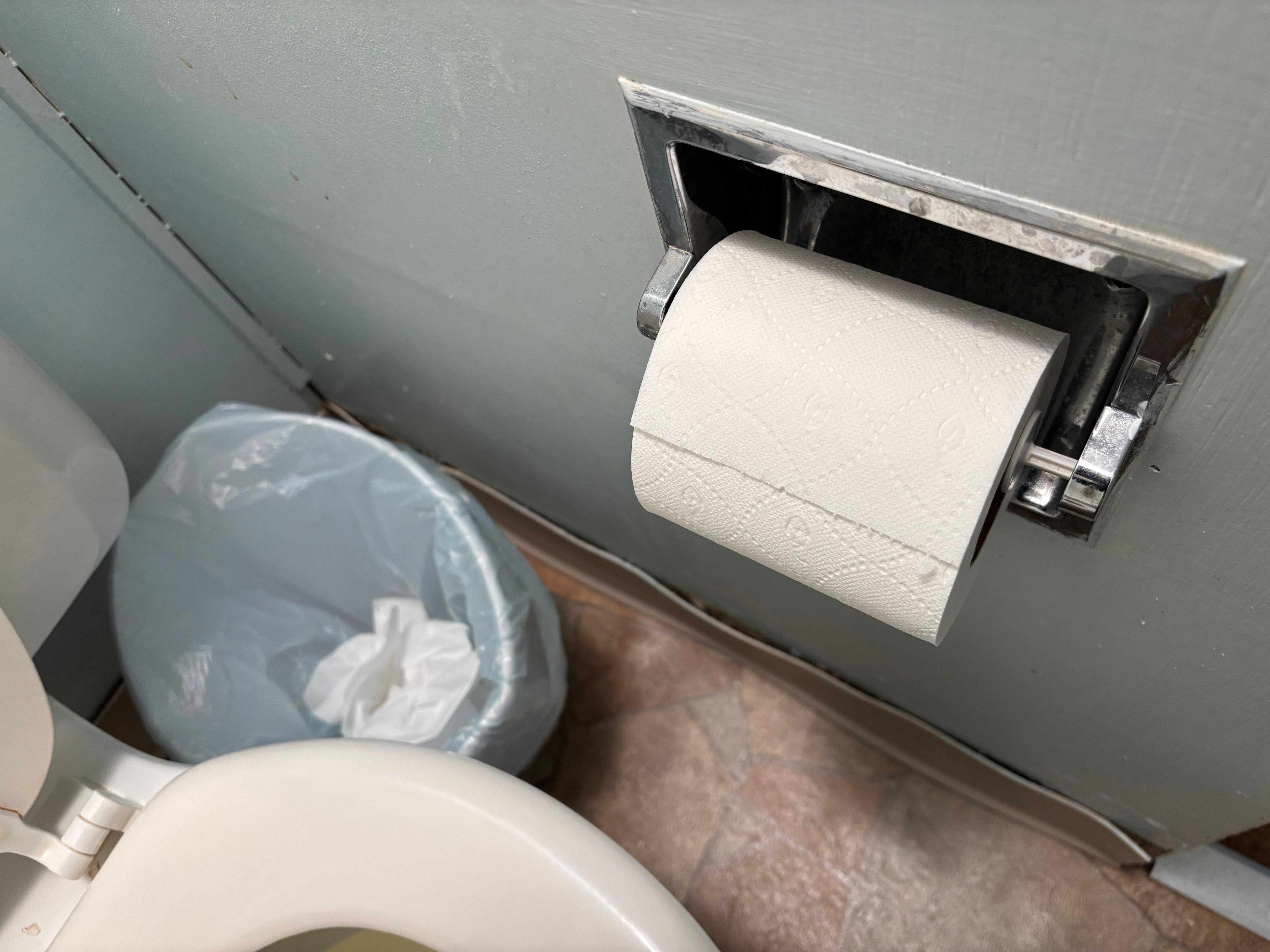 Gross flooring in the bathroom.