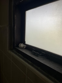 Left by previous guest.