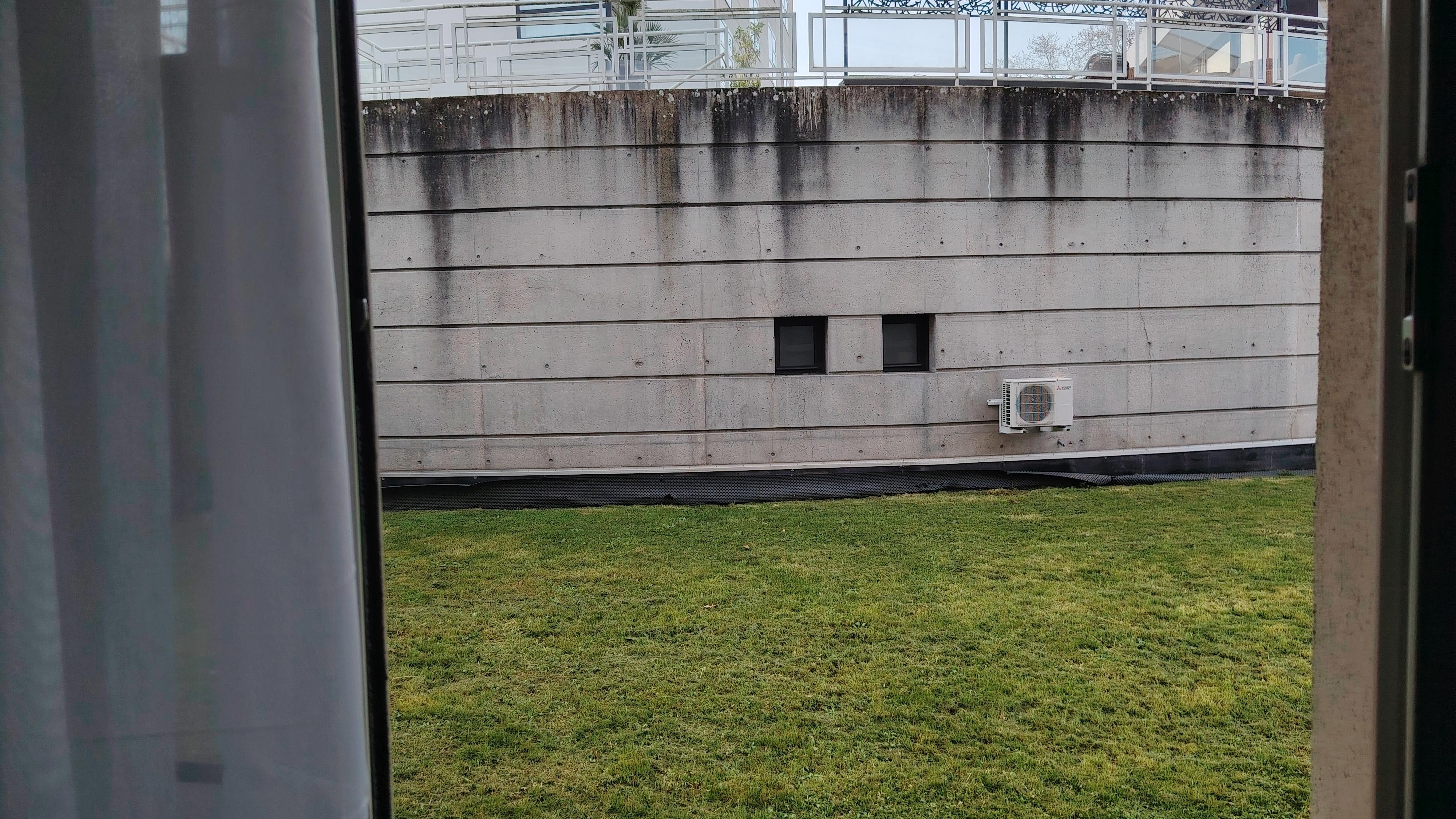 Vue un peu sombre depuis la chambre du 1er