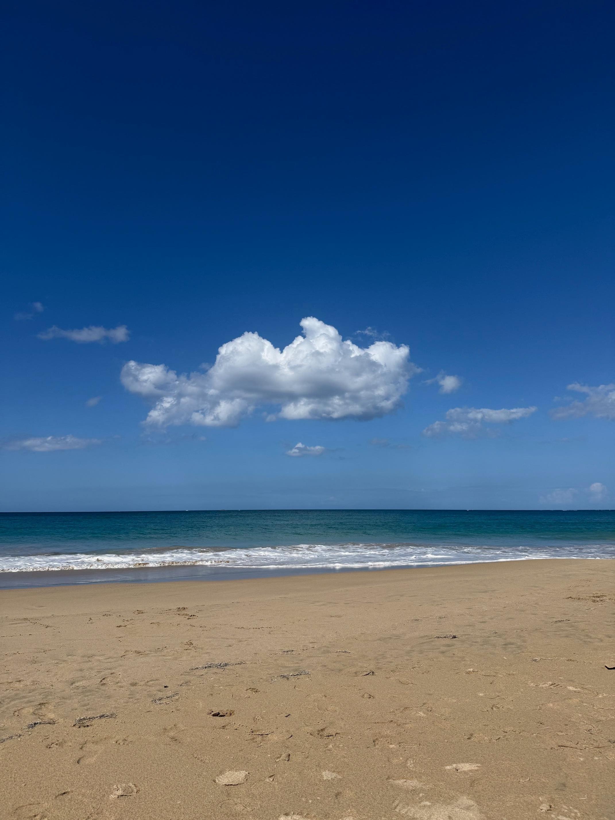 A long stretch of pristine beach is a short walk from La Esmeralda PR. There is a large recreation area across from it, with track, basketball, tennis, and bicycle polo rink (!). 