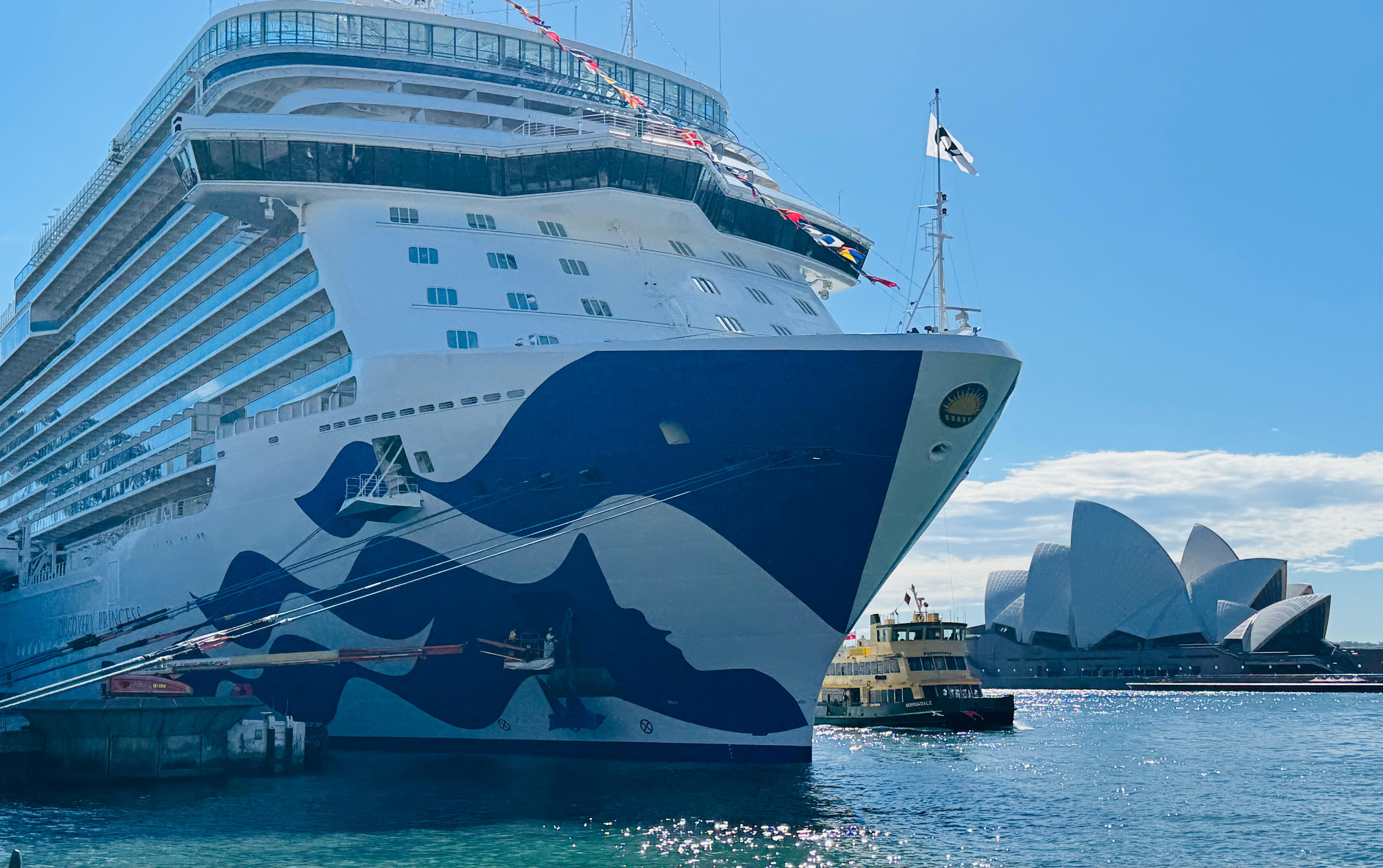 Circular Quay is 4 minutes walk