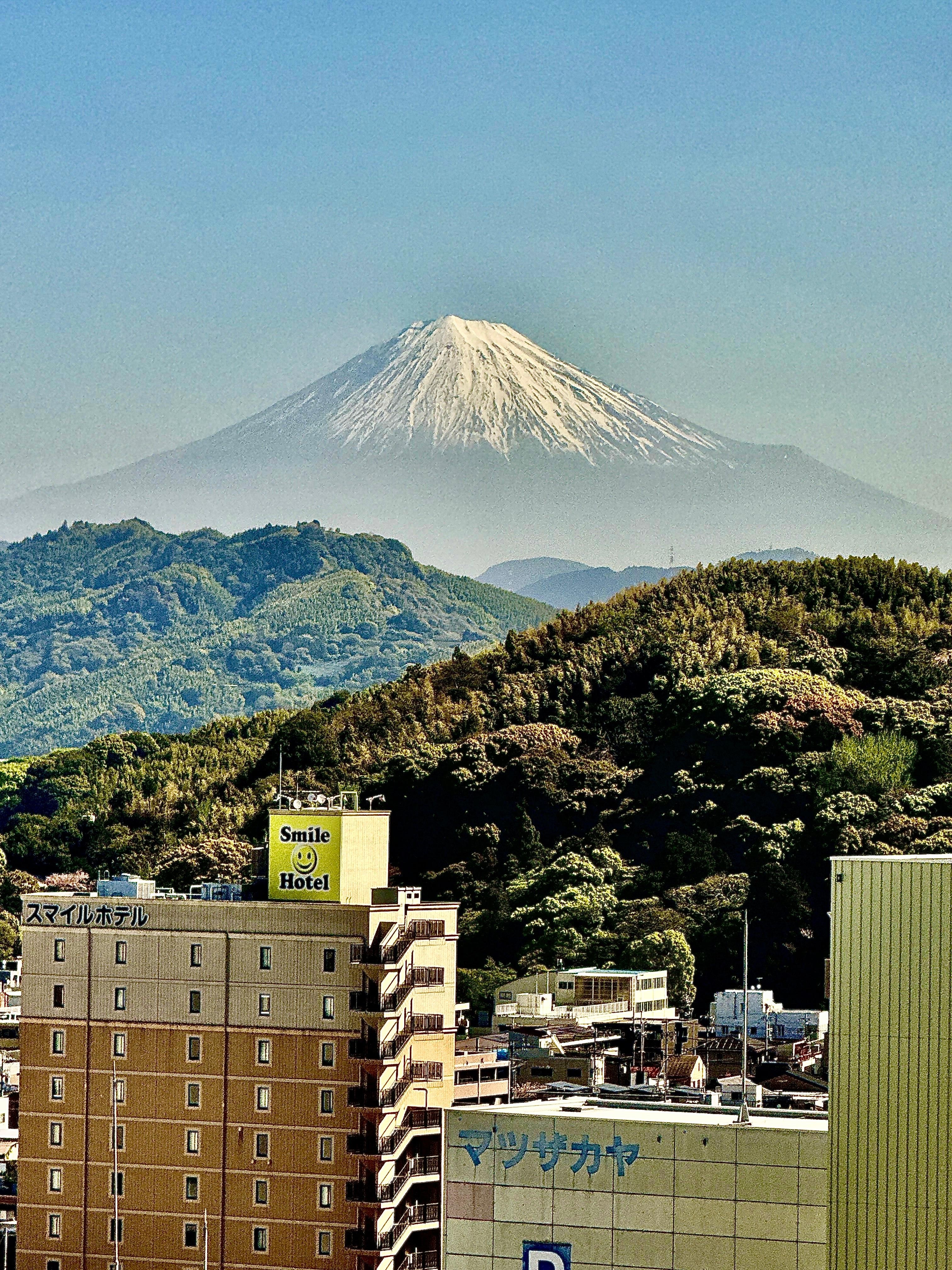 15층 라운지에서 후지산이 보여요