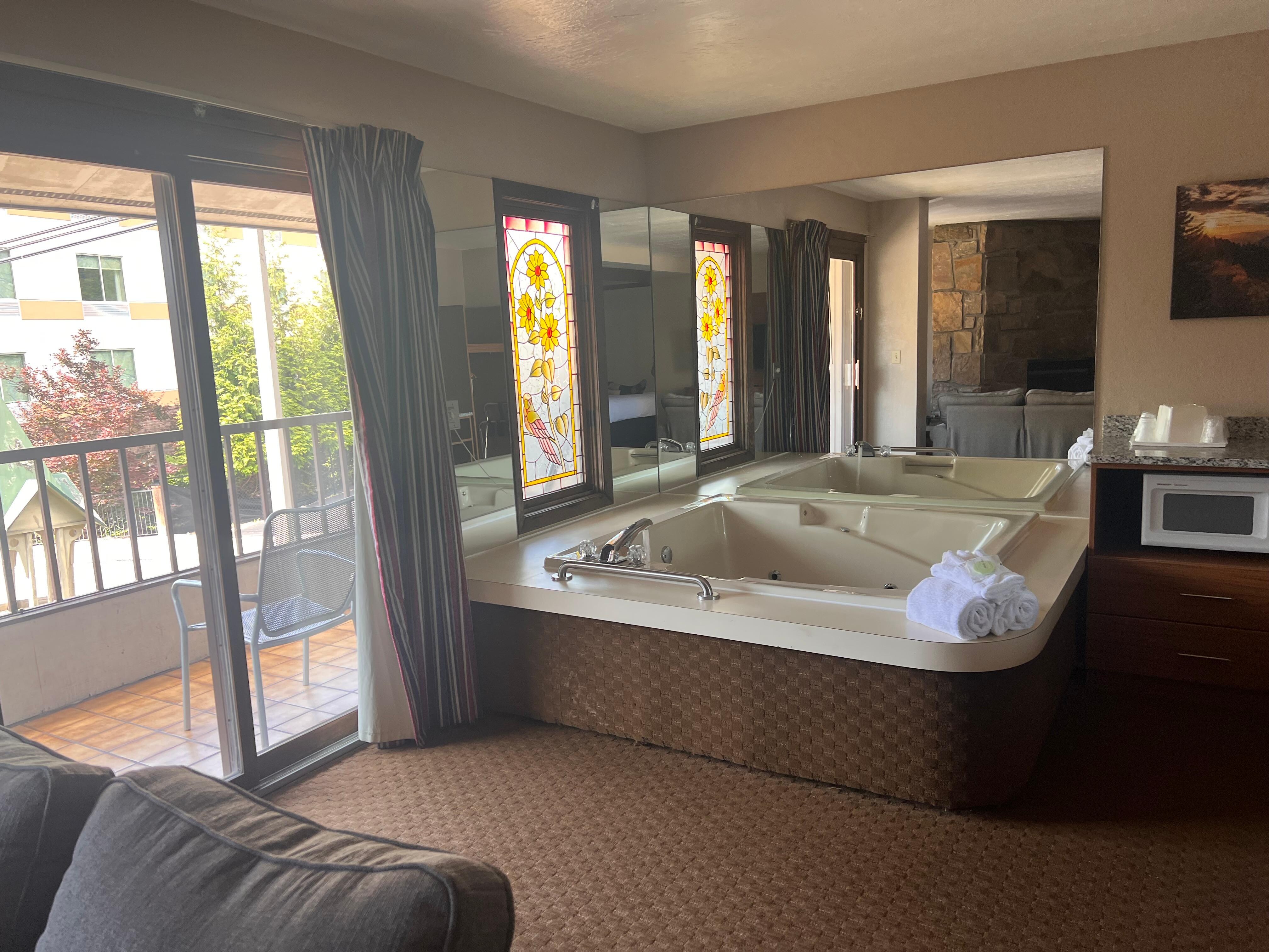 Balcony and jacuzzi 