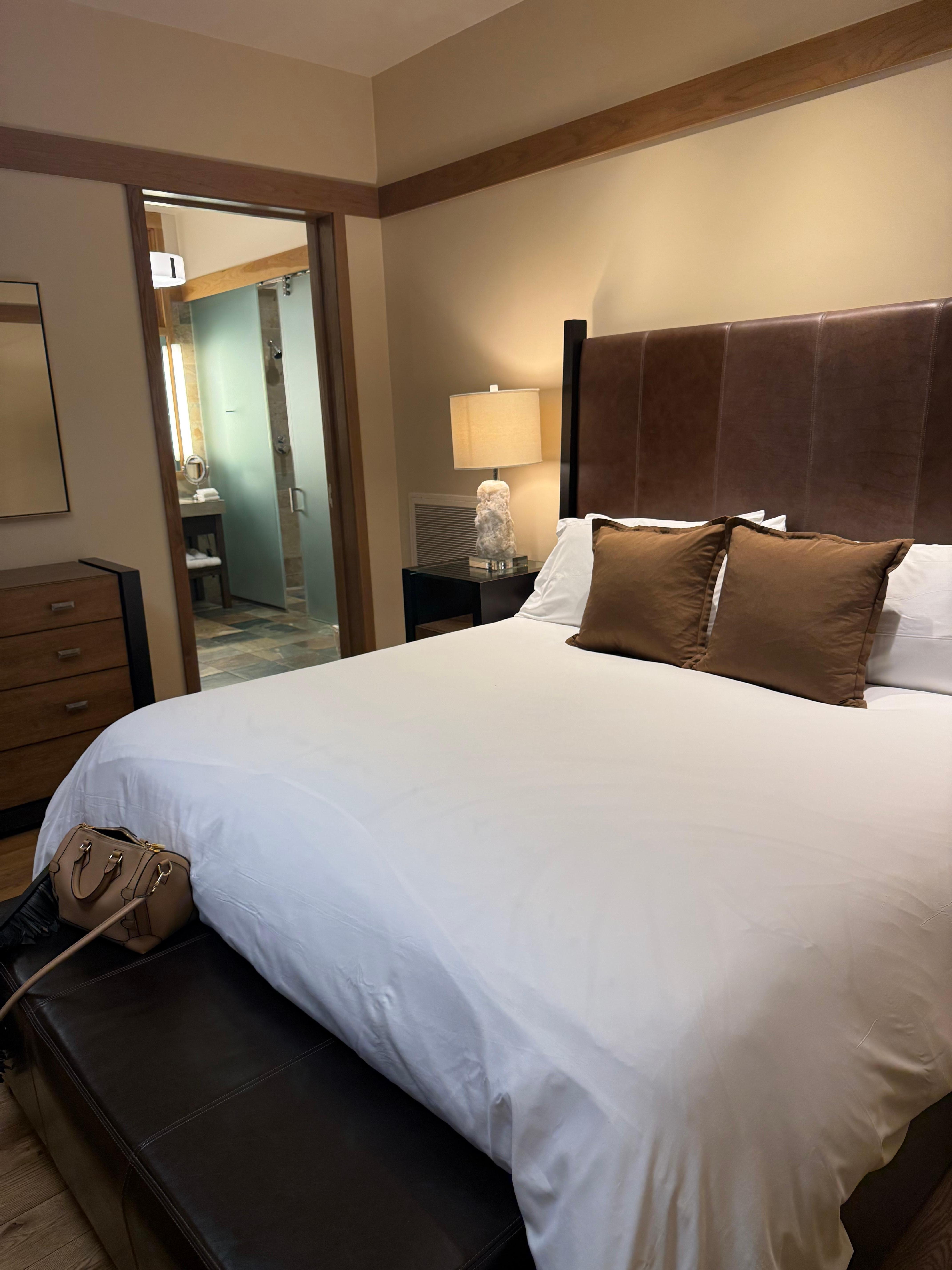 King Pinnacle Cottage bed